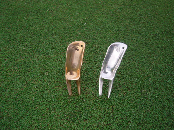Deluxe Golf Pitch Tools – Distinctive Golf